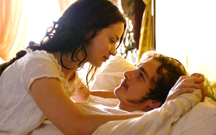 25 Ways She Tells You That She Loves You Without Saying A Word